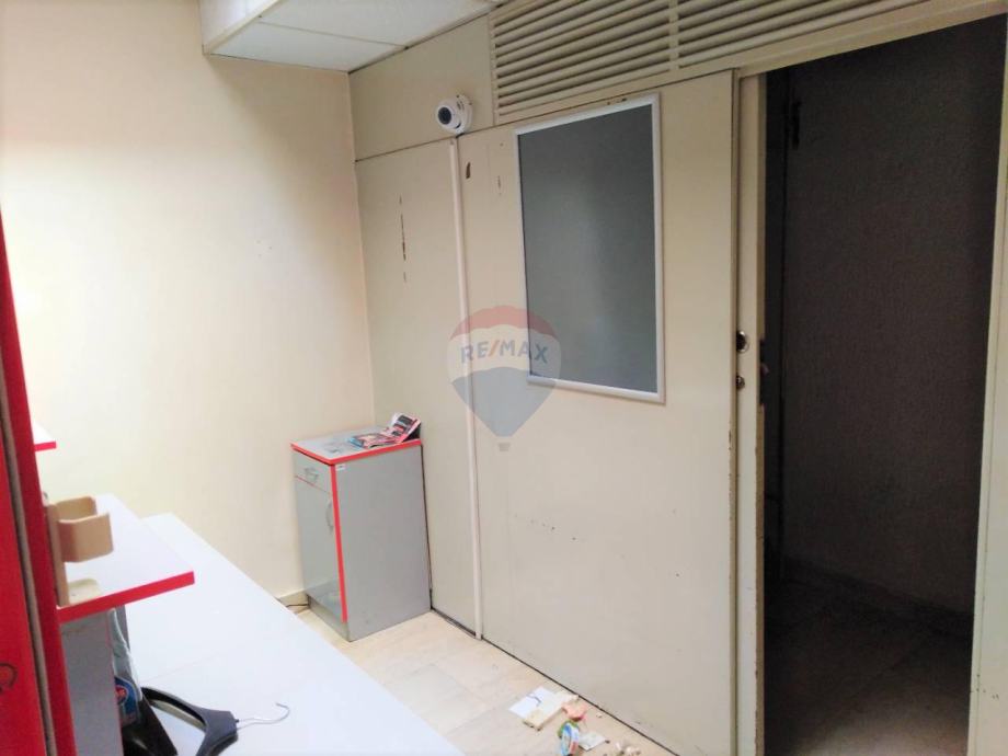 RIJEKA - POSLOVNI PROSTOR 25m ZA NAJAM (iznajmljivanje)