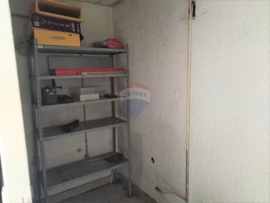 RIJEKA - POSLOVNI PROSTOR 25m ZA NAJAM (iznajmljivanje)