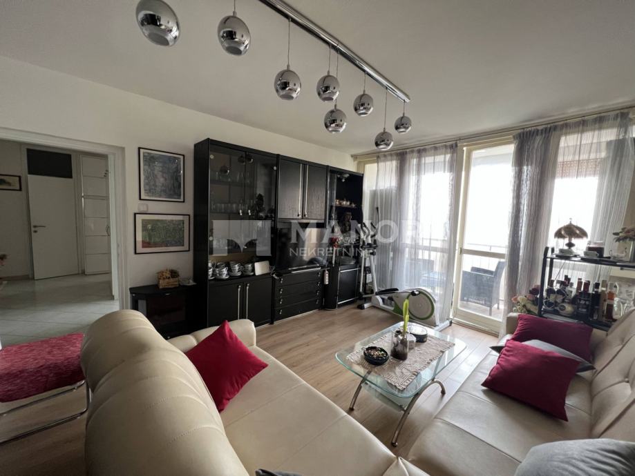 RIJEKA, RASTOČINE - Adaptiran 3S KL stan, zgrada s liftom (prodaja)