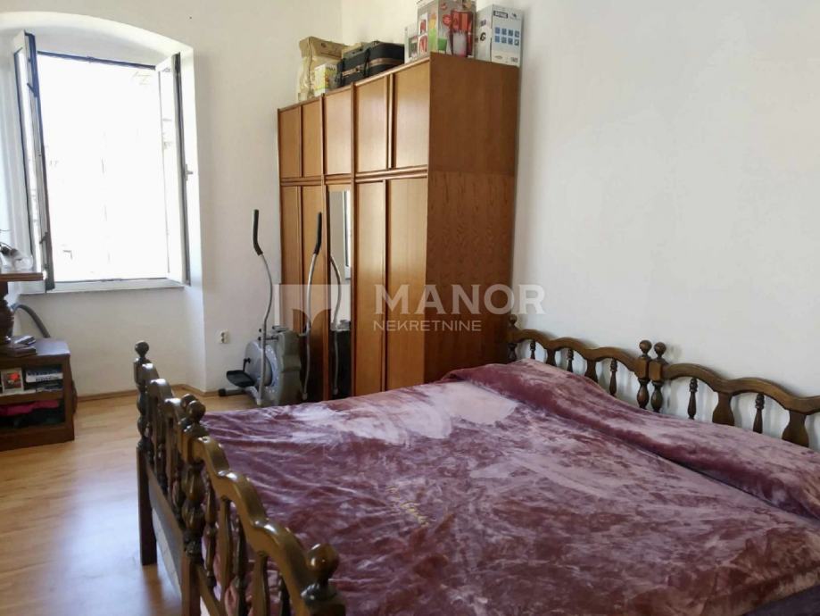 RIJEKA, CENTAR - Samo kod nas! 3S KL stan kod tržnice sa prekrasnim ba ...