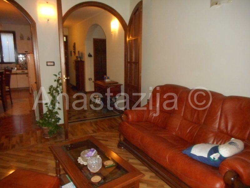 Rijeka, Trsat, 3S+DB - etaža kuće s garažom i okućnicom (prodaja)