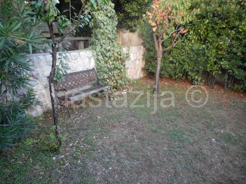 Rijeka, Trsat, 3S+DB - etaža kuće s garažom i okućnicom (prodaja)