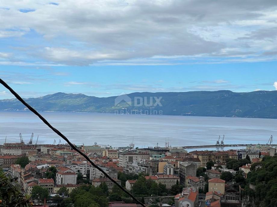 RIJEKA, TRSAT (BULEVARD)- 2 stana, pola kuće, parking, vrt!!! (prodaja)