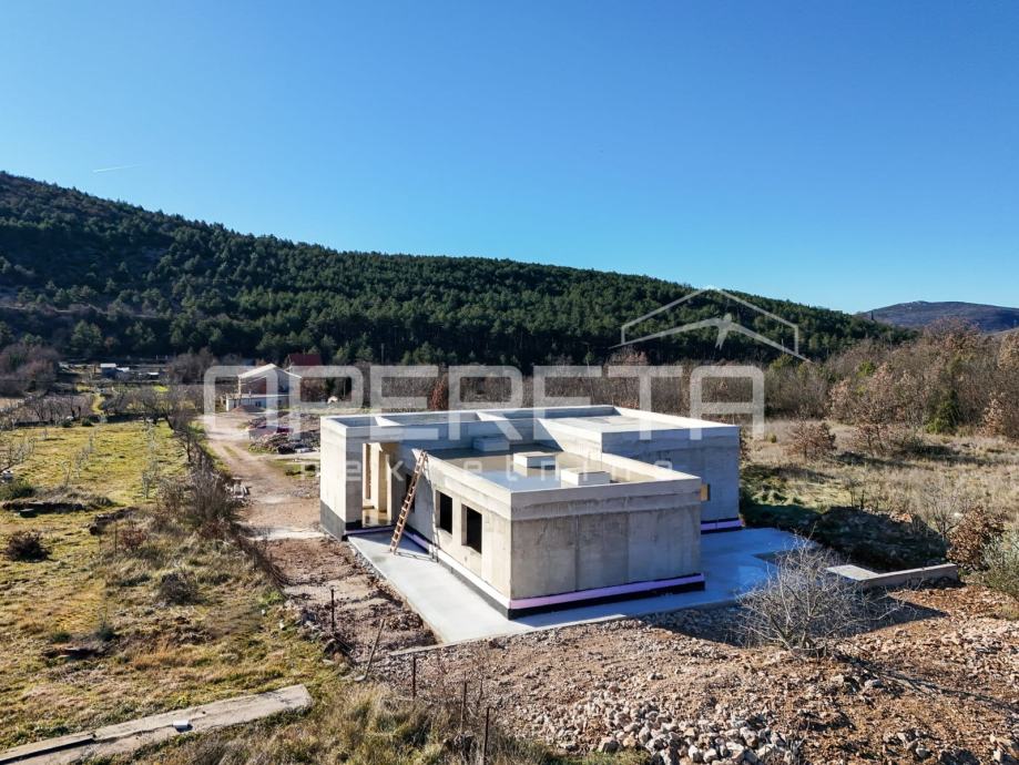 Roh-bau kuća s bazenom i wellness zonom u srcu prirode, nadomak Splita ...