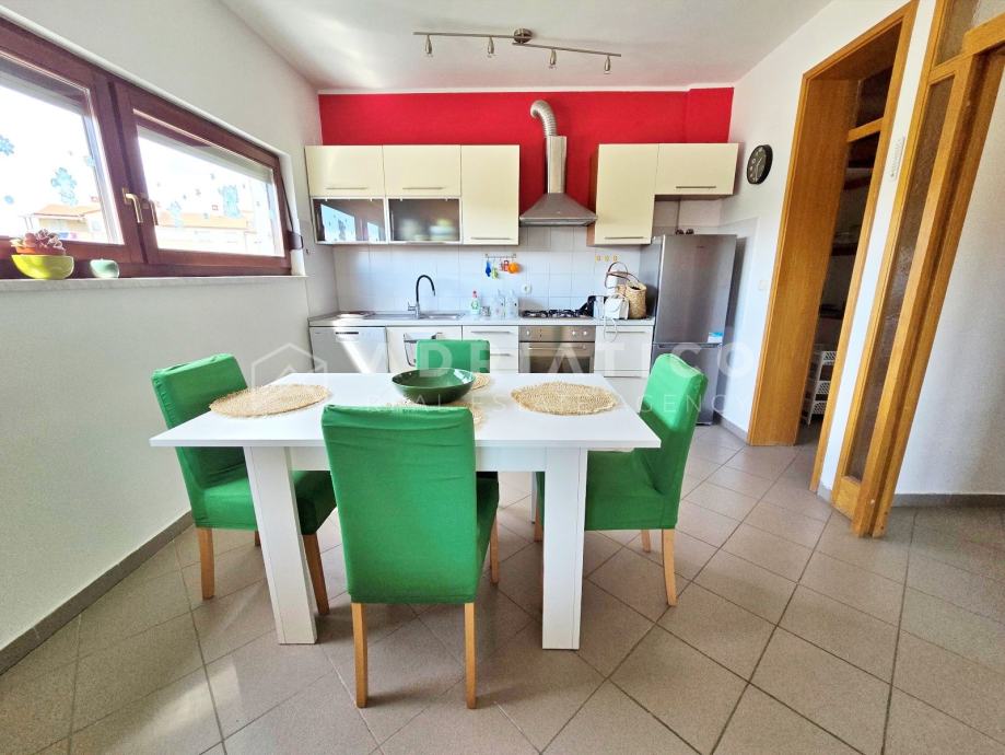 Rovinj, namješten dvosoban stan na prvom katu (prodaja)