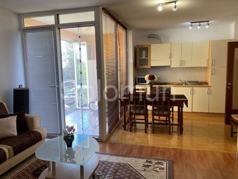 ROVINJ-Sunčan dvosoban stan na prvom katu novije zgrade (prodaja)