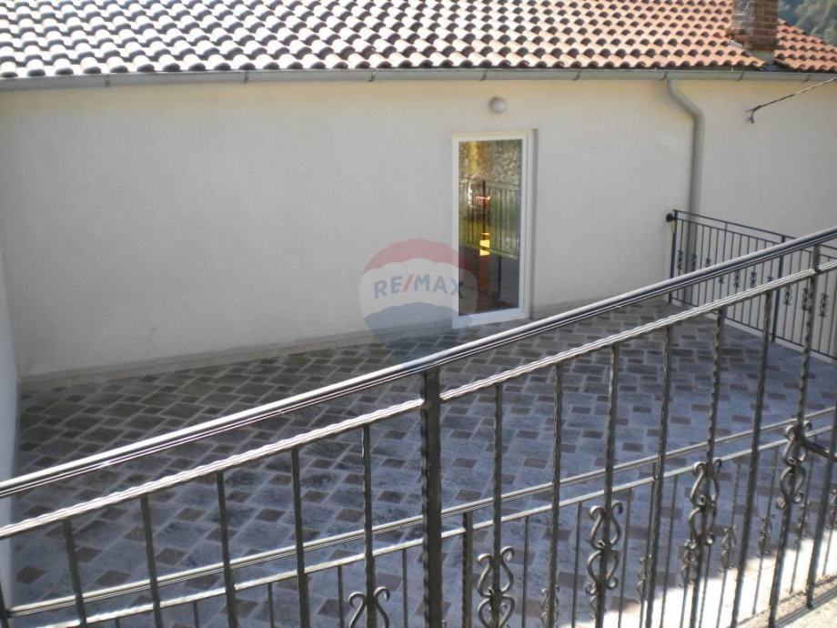 RUKAVAC - dvije kuće (prodaja)