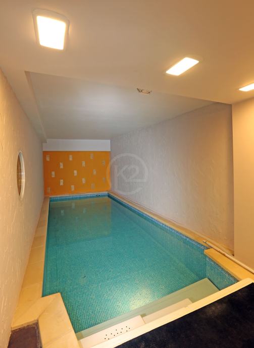 Samobor, centar, luksuzna kuća neto 458 m2, lift, bazen!! (prodaja)