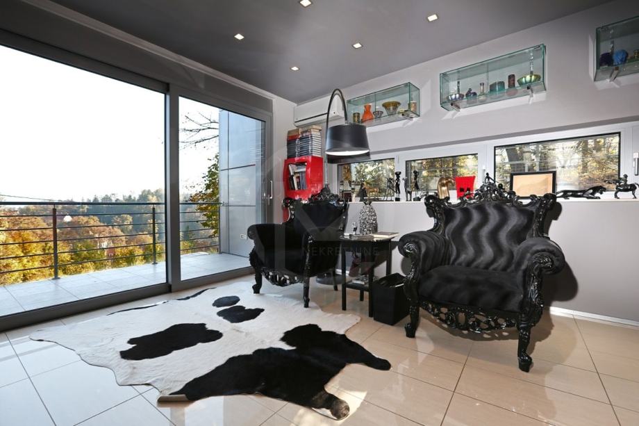 Samobor, centar, luksuzna vila neto 458 m2, lift, bazen!! (prodaja)