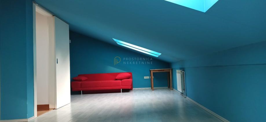 SAMOBOR, Mala Rakovica, moderna kuća, dva stana 550 m2, vrt, parking ...