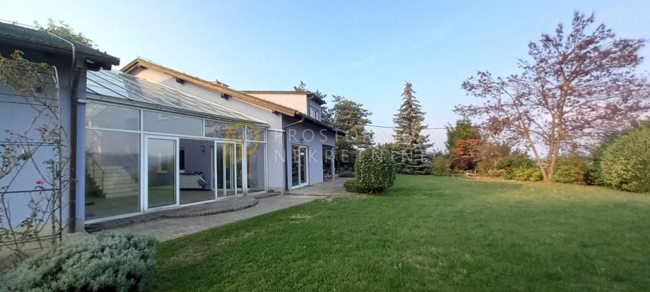 SAMOBOR, Mala Rakovica, moderna kuća, dva stana 550 m2, vrt, parking ...