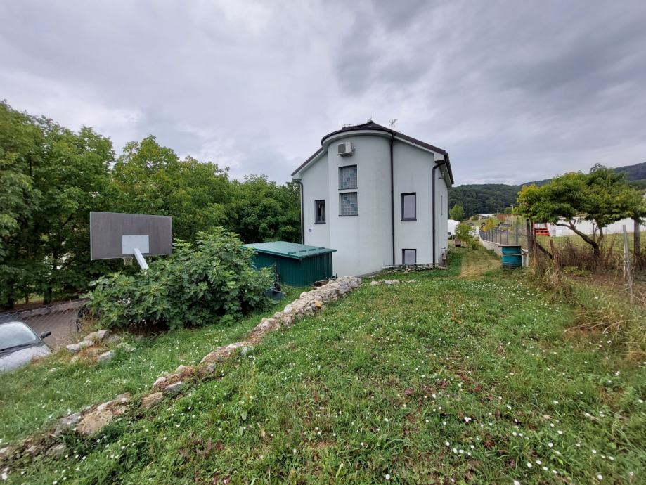 Samobor, Mala Rakovica, MODERNA obiteljska kuća 250m2+1578m2 zemljište ...