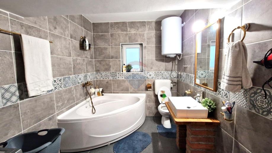 SAMOBOR okolica, Petkov Breg, kuća 240m2 (4SB+DB) +poslovni prostor ...