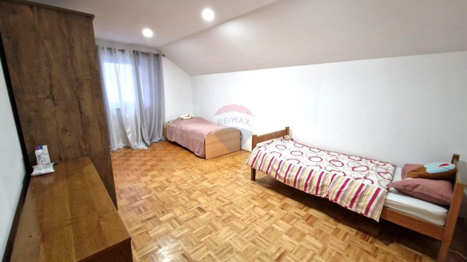 SAMOBOR okolica, Petkov Breg, kuća 240m2 (4SB+DB) +poslovni prostor ...