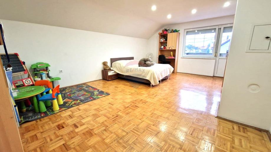 SAMOBOR okolica, Petkov Breg, kuća 240m2 (4SB+DB) +poslovni prostor ...