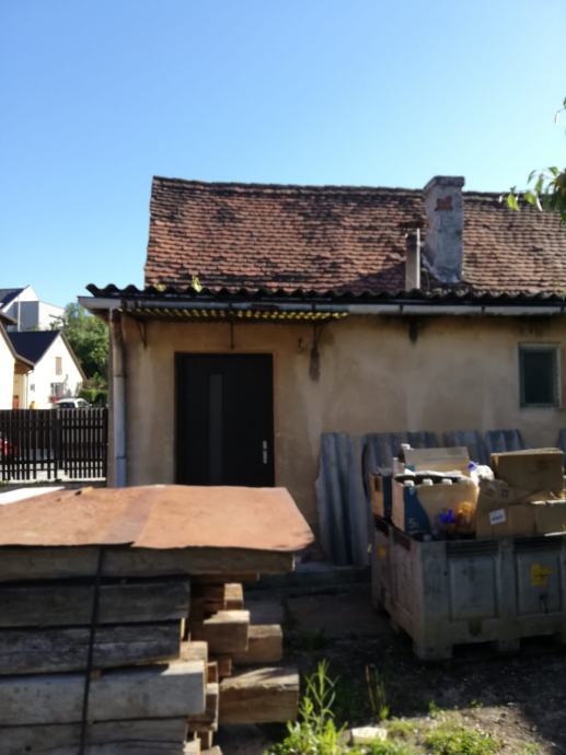 Samobor/ Perkovčeva, stara kuća na 1700 m2 okućnice !!! centar!! (prodaja)