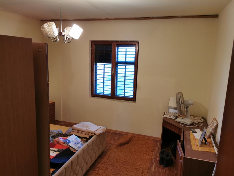 Samobor /Petkov Breg, kuća sa gosp. zgradama142.00 m2!! POVOLJNO! (prodaja)