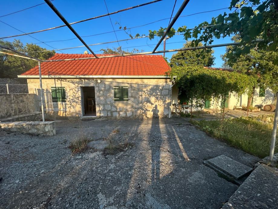 Samostojeća kuća i parcela od 3000m2 - Ogorje, Muć (prodaja)