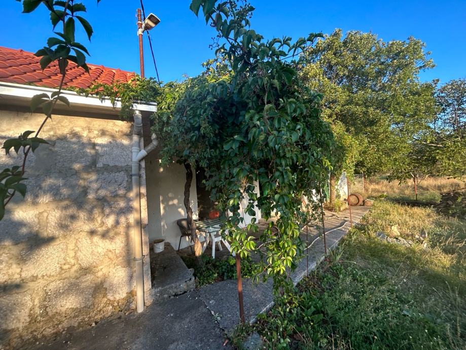 Samostojeća kuća i parcela od 3000m2 - Ogorje, Muć (prodaja)