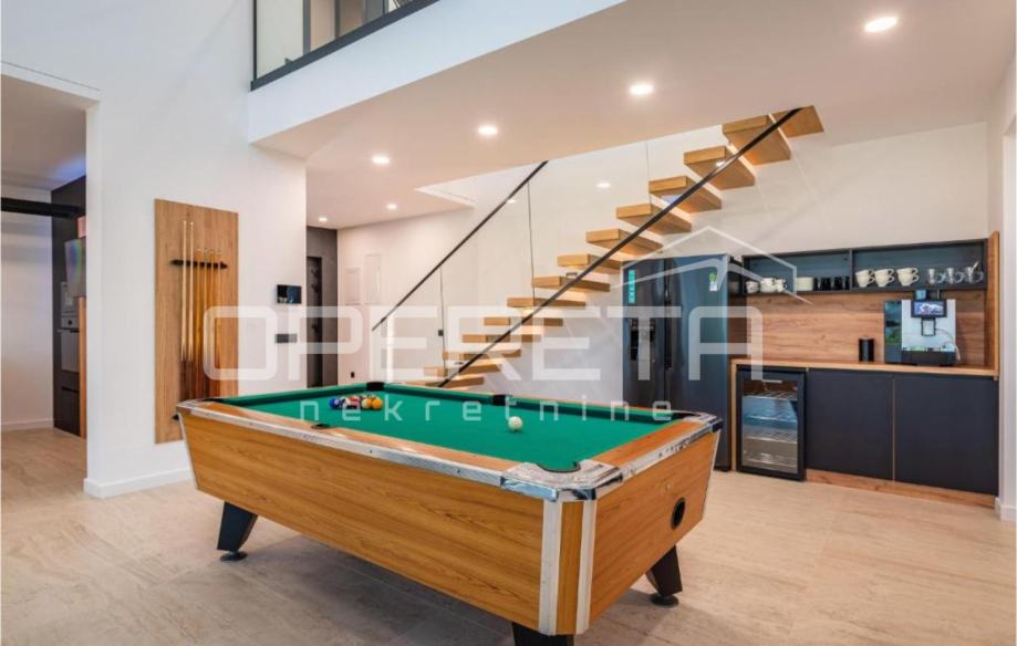 Samostojeća moderna kuća s pogledom na more, Maslenica (prodaja)