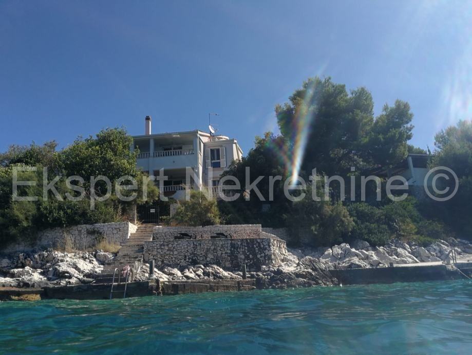 Sevid,samostojeća kuća 300m2 prvi red do mora,odmah do plaže,garaža ...