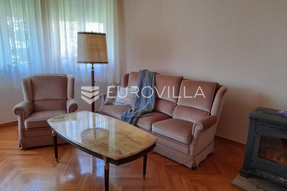 Sinj centar kamena kuća s okućnicom i velikim potencijalom (prodaja)