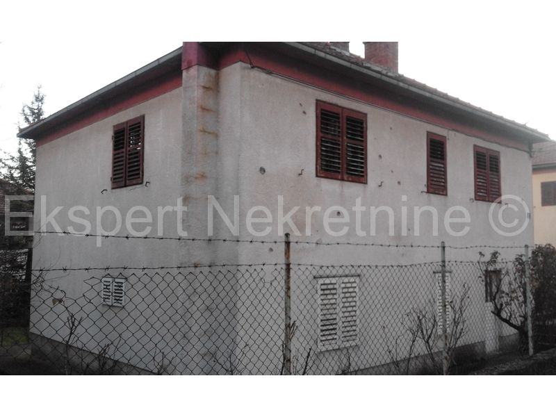 Sinj, centar, samostojeća kuća, katnica 180m2+ garaža (prodaja)