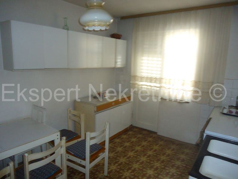 Sinj, Centar, trosoban stan 96m2 , drugi kat (prodaja)