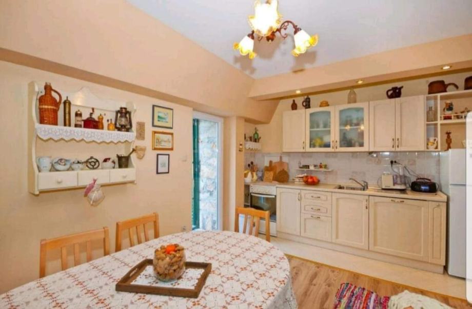 SINJ GLJEV AUTOHTONA KAMENA VILLA RESTAURIRANA I RENOVIRANA (prodaja)