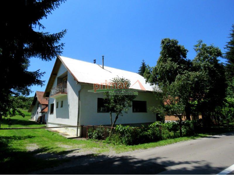 Sjeverna Lika - dvije kuće, gospodarski objekti i 16527 m2 okućnice ...