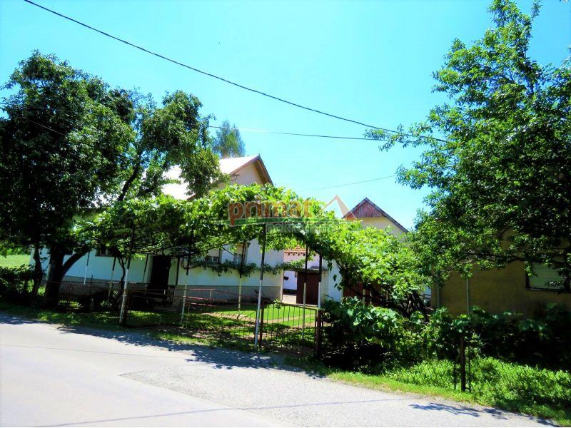 Sjeverna Lika - dvije kuće, gospodarski objekti i 16527 m2 okućnice ...