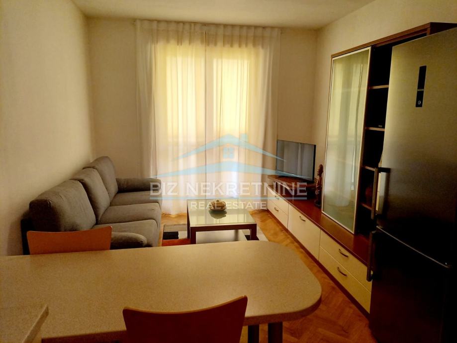 ŠKURINJE, STAN 42m2, 1S+DB, BALKON, NAJAM (iznajmljivanje)