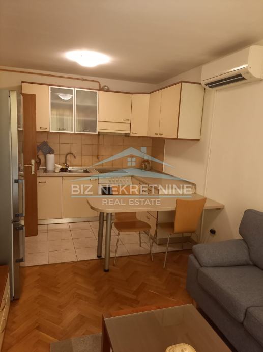 ŠKURINJE, STAN 42m2, 1S+DB, BALKON, NAJAM (iznajmljivanje)