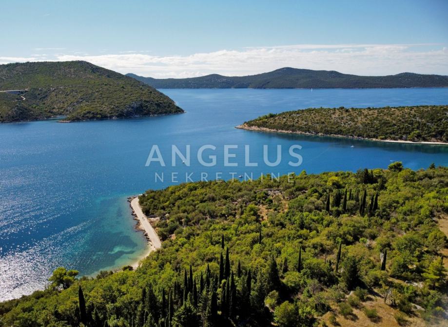 Slano, Grgurići – atraktivno građevinsko zemljište – 1400 m2