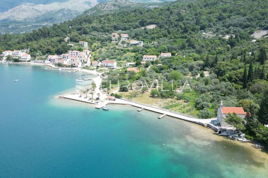 Slano, kamena ruševina za obnovu na zemljištu 100 m od mora (prodaja)