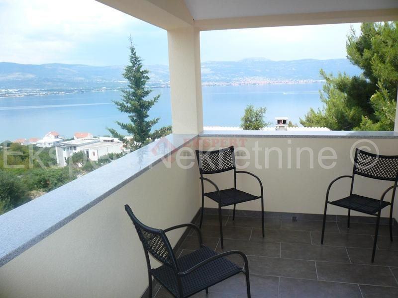 Slatine,Rovci,novouređena kuća 200 m2,3 etaže (prodaja)