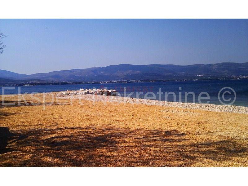 Slatine,Rovci,novouređena kuća 200 m2,3 etaže (prodaja)