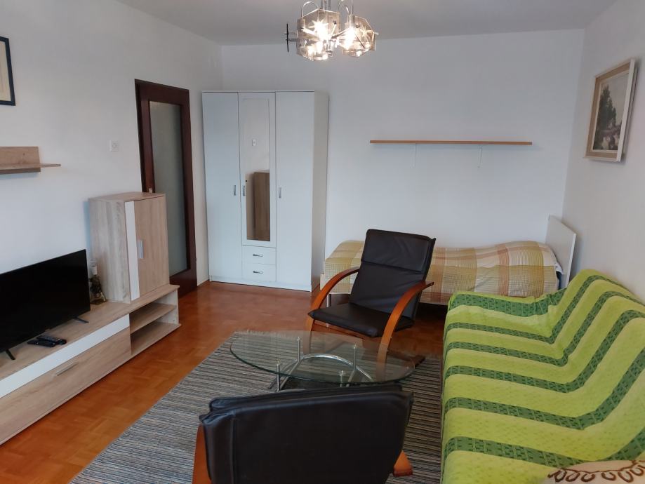 Soba 22 m2 s balkonom, u 2-sobnom stanu- TRAŽIM CIMERA u stan od 63 m ...