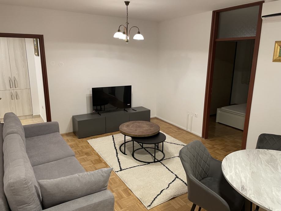 ŠPANSKO, DVOSOBAN STAN - 50 m2 - BALKON (iznajmljivanje)