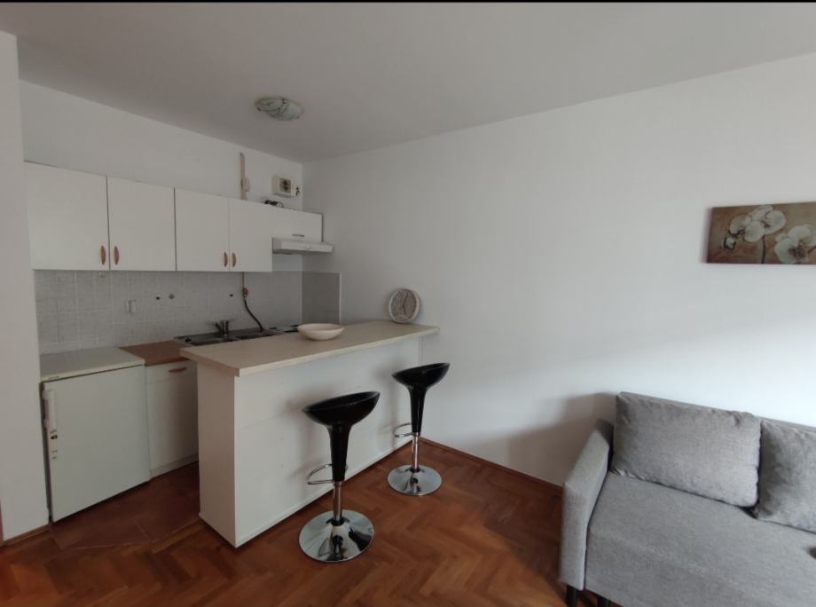 Špansko, jednosoban stan, 30 m2, novogradnja (iznajmljivanje)