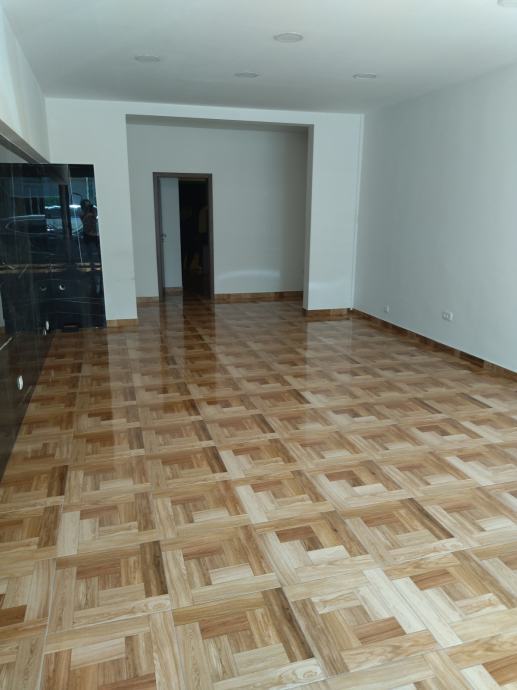 SPLIT (BOL) FREKVENTNA LOKACIJA POSLOVNI PROSTOR 80M2-NOVO U PONUDI ...