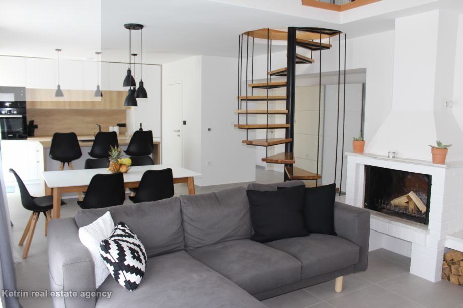 Split/Bol-two level apartment in family house, long term lease ...