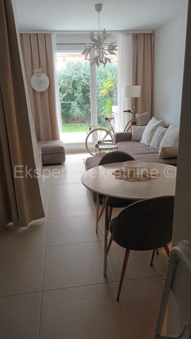 Split, Brda, Bila idra, jednosoban stan 50m2,vrt 22m2, jug (prodaja)