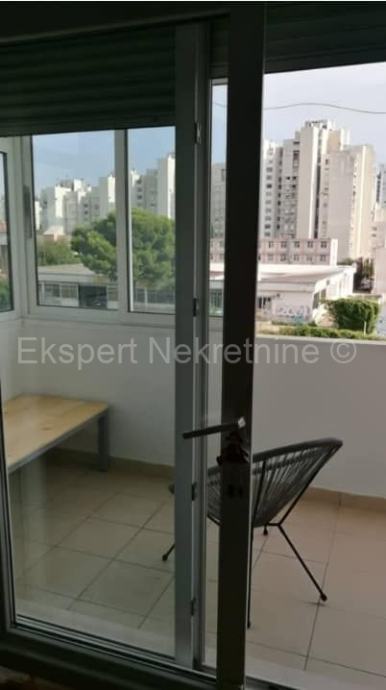 Split,Brda,dvosoban stan 70m2 na četvrtom katu,uređen i održavan (prodaja)