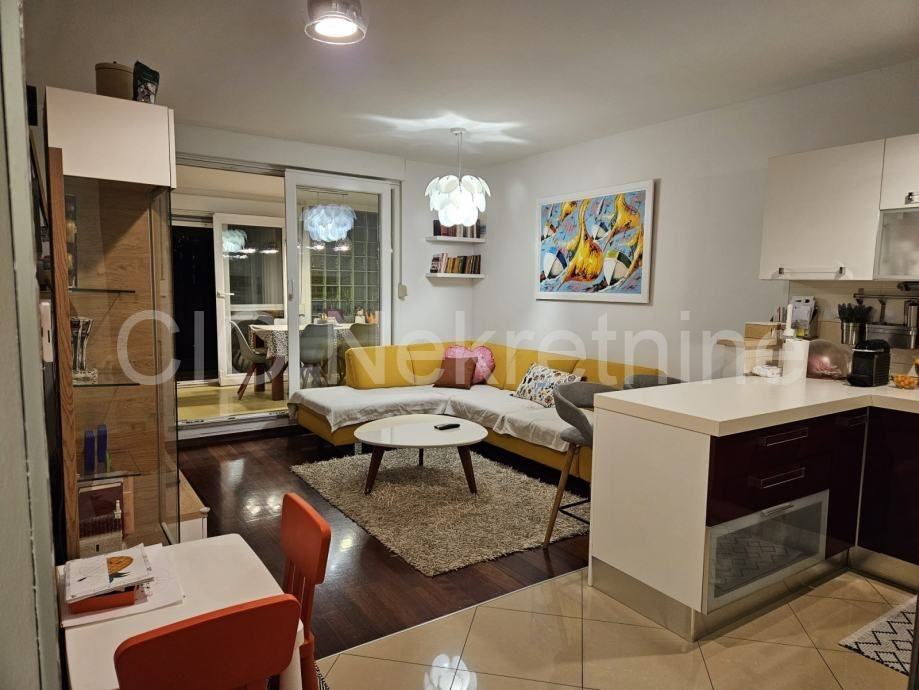 Split, Brda, dvosoban stan s vrtom, prodaja (prodaja)