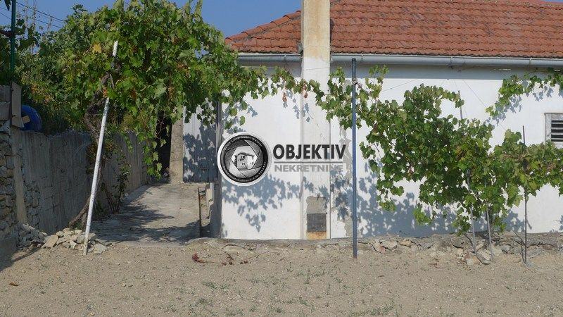 SPLIT BRDA, PRIZEMNICA S KROVOM POVR. 72m2, NA PARCELI POVR. 905m2 ...