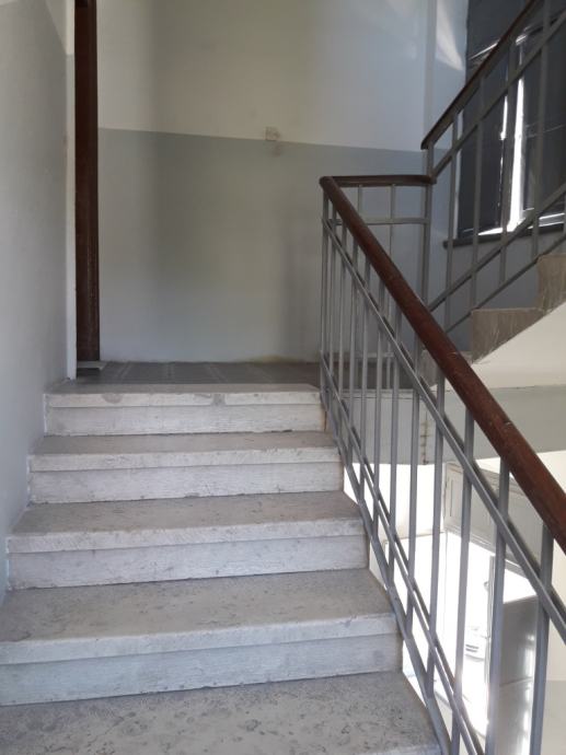 Split/Centar- blizina HNK-72 m2*** (prodaja)