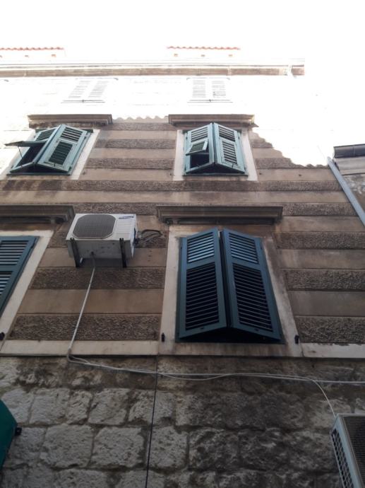 Split/Centar- blizina HNK-72 m2*** (prodaja)