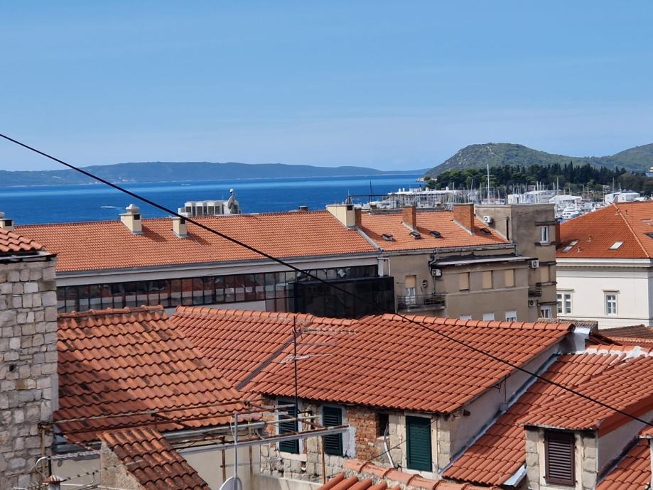 SPLIT, CENTAR, RADUNICA 50m2, POGLED, IDEALNO ZA TURIZAM (prodaja)