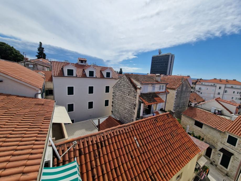 SPLIT, CENTAR, RADUNICA 50m2, POGLED, IDEALNO ZA TURIZAM (prodaja)
